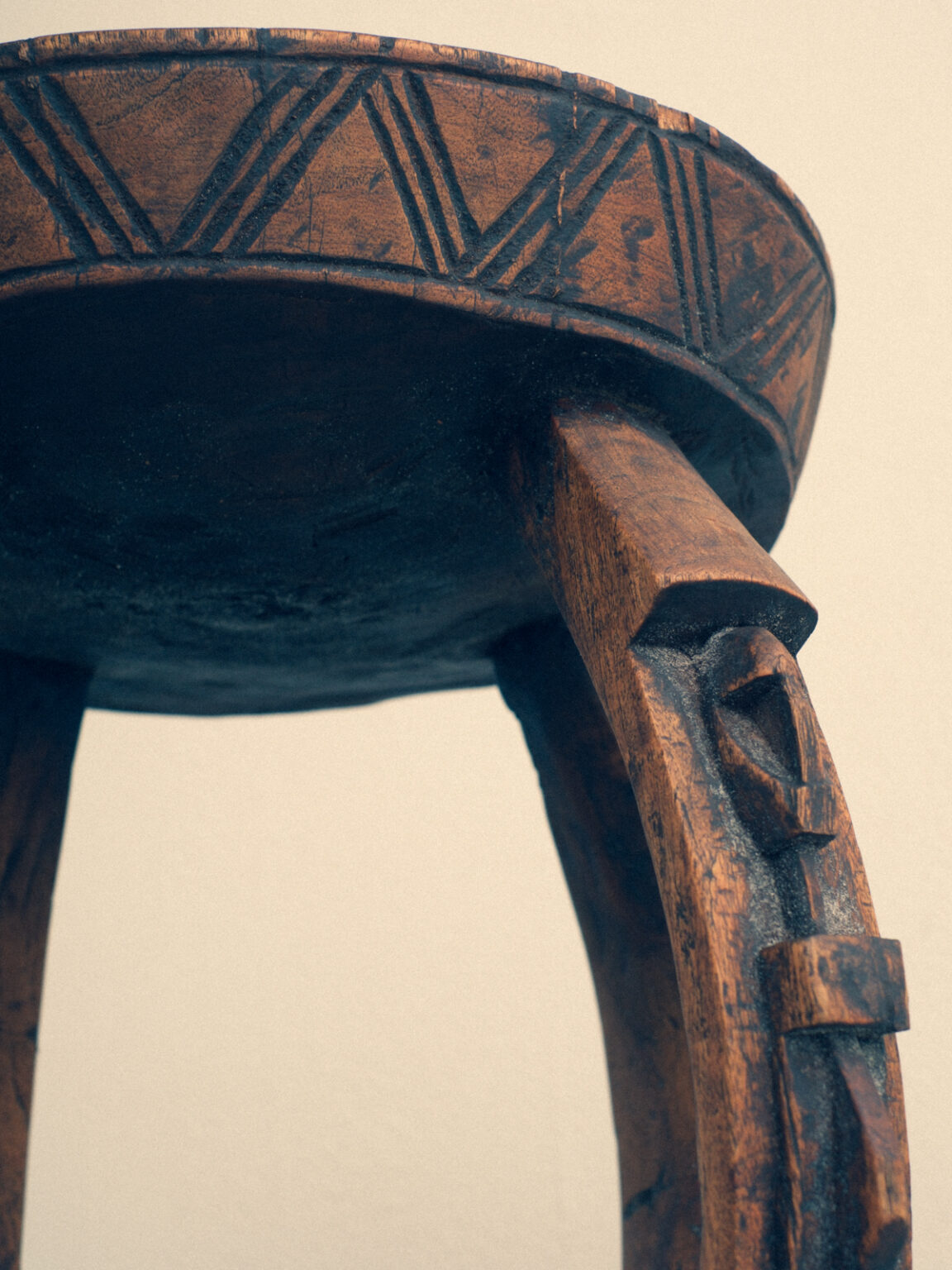 Vol.5764【Dogon Tribe：Nommo Stool】 - doo-bop/ドゥーバップ｜AUBERGE・Needles ...